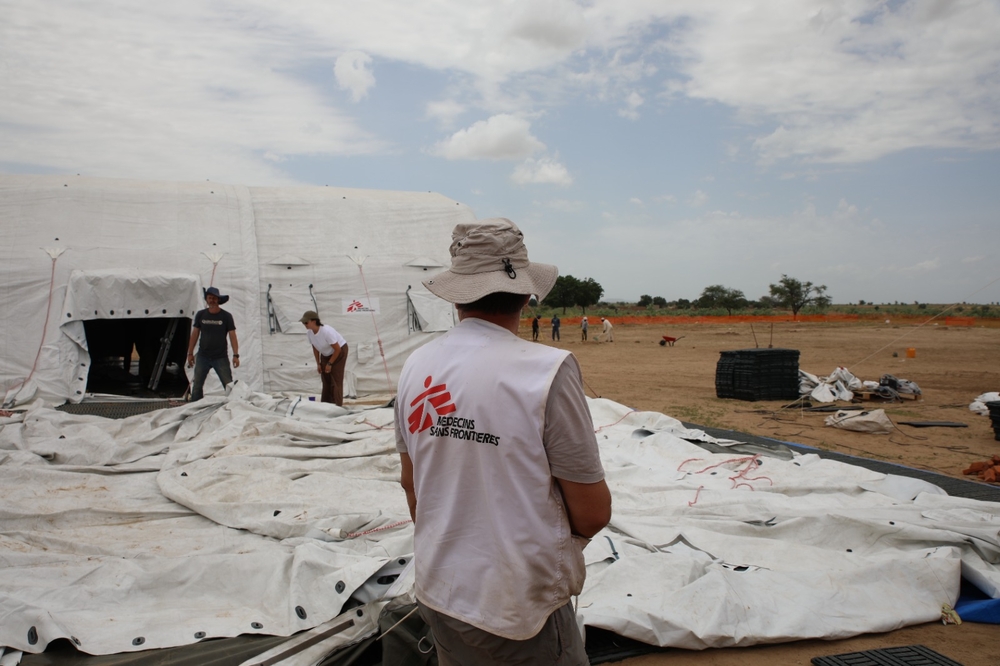 Sudan crisis: MSF teams deploy inflatable hospital to treat war-wounded ...